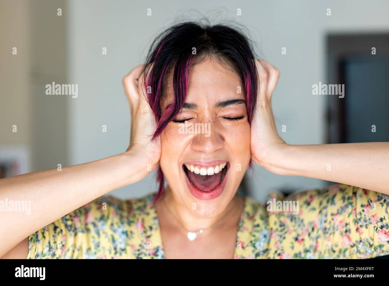 Hands over her head hi-res stock photography and images - Alamy