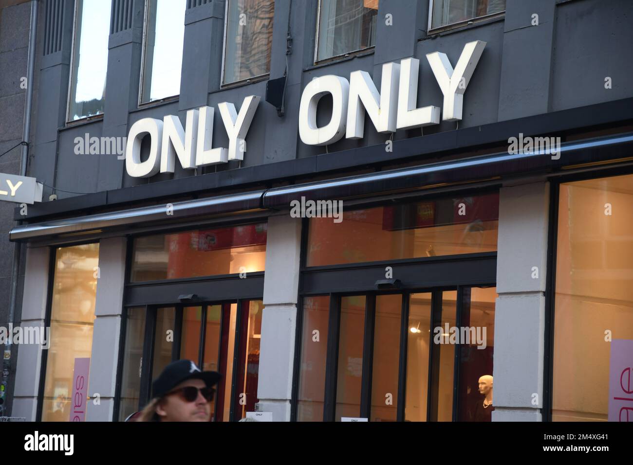 Onloy shop hi-res stock photography and images - Alamy