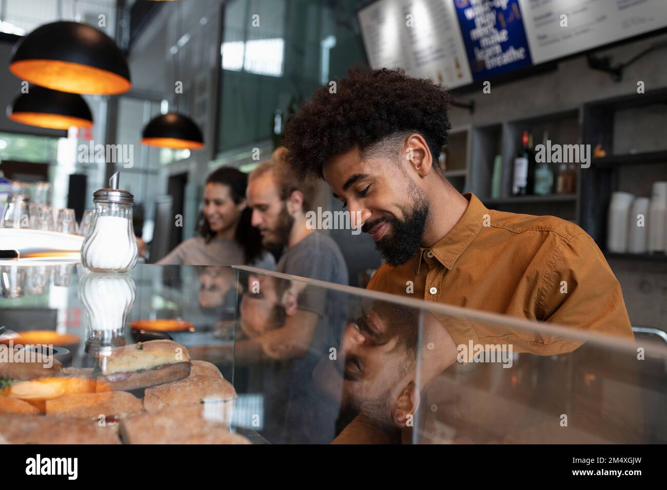 Woman standing behind café hi-res stock photography and images - Alamy