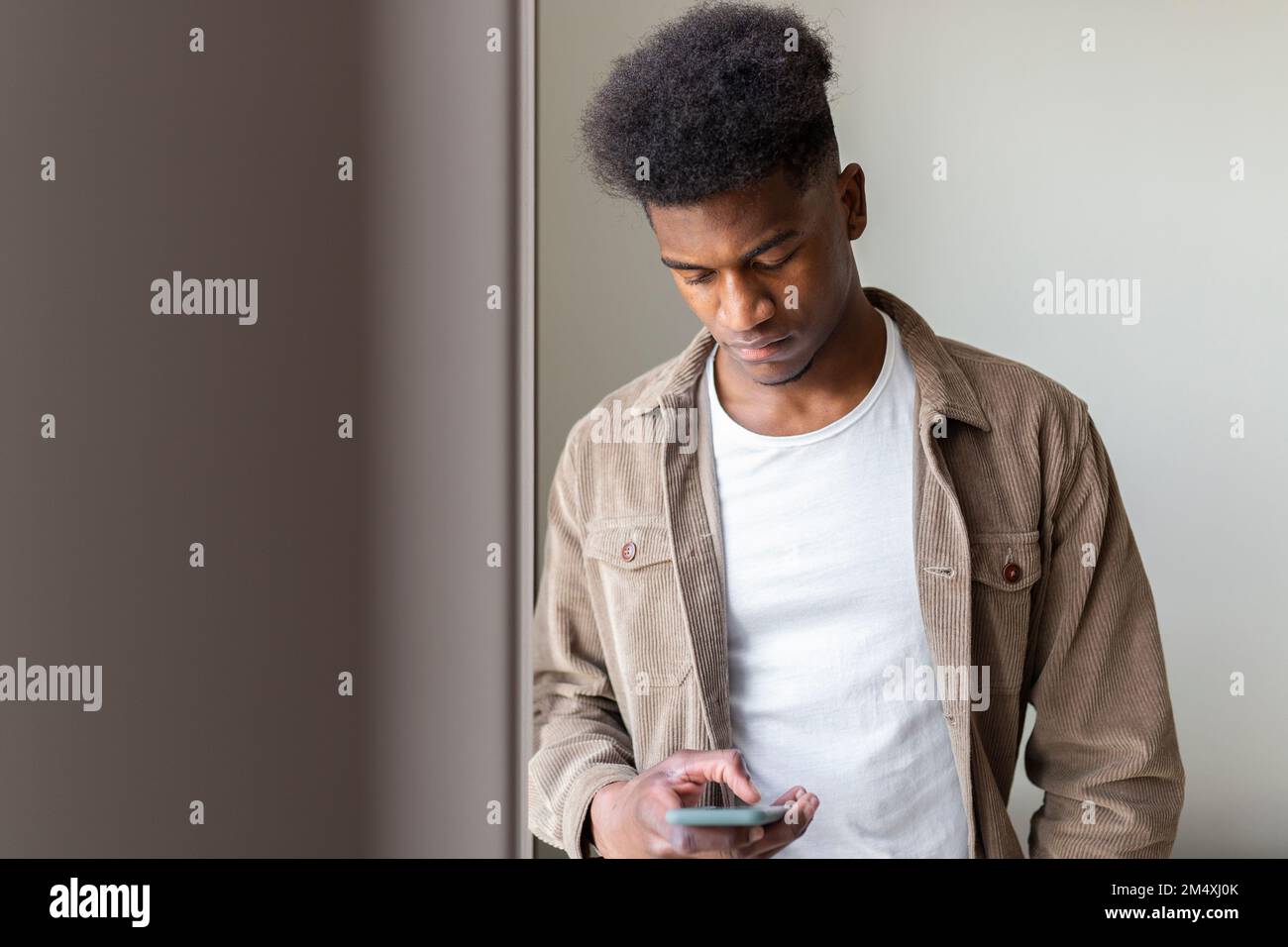 Young man phone 19 home hi-res stock photography and images - Alamy