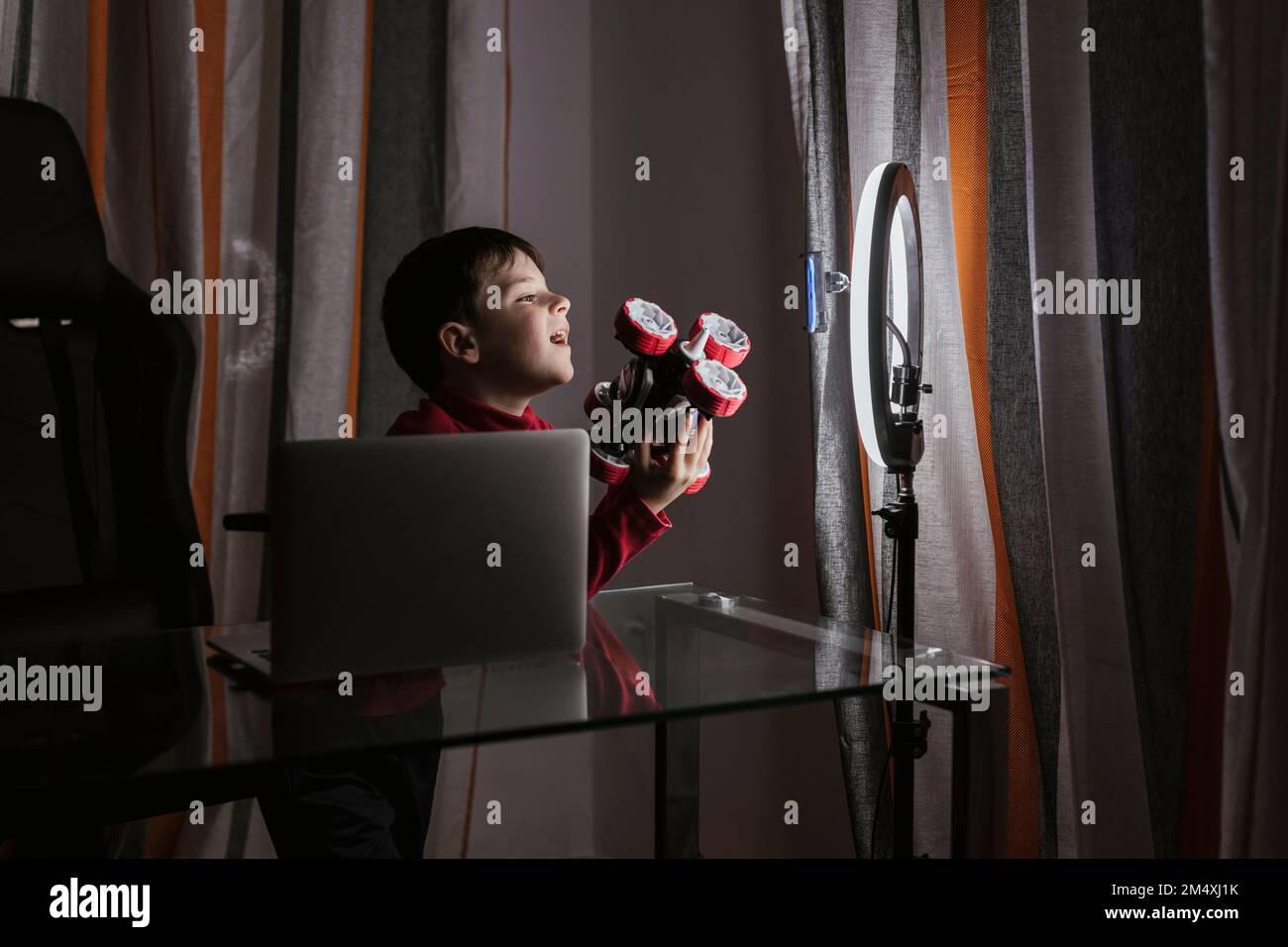 Ring boy hi-res stock photography and images - Alamy
