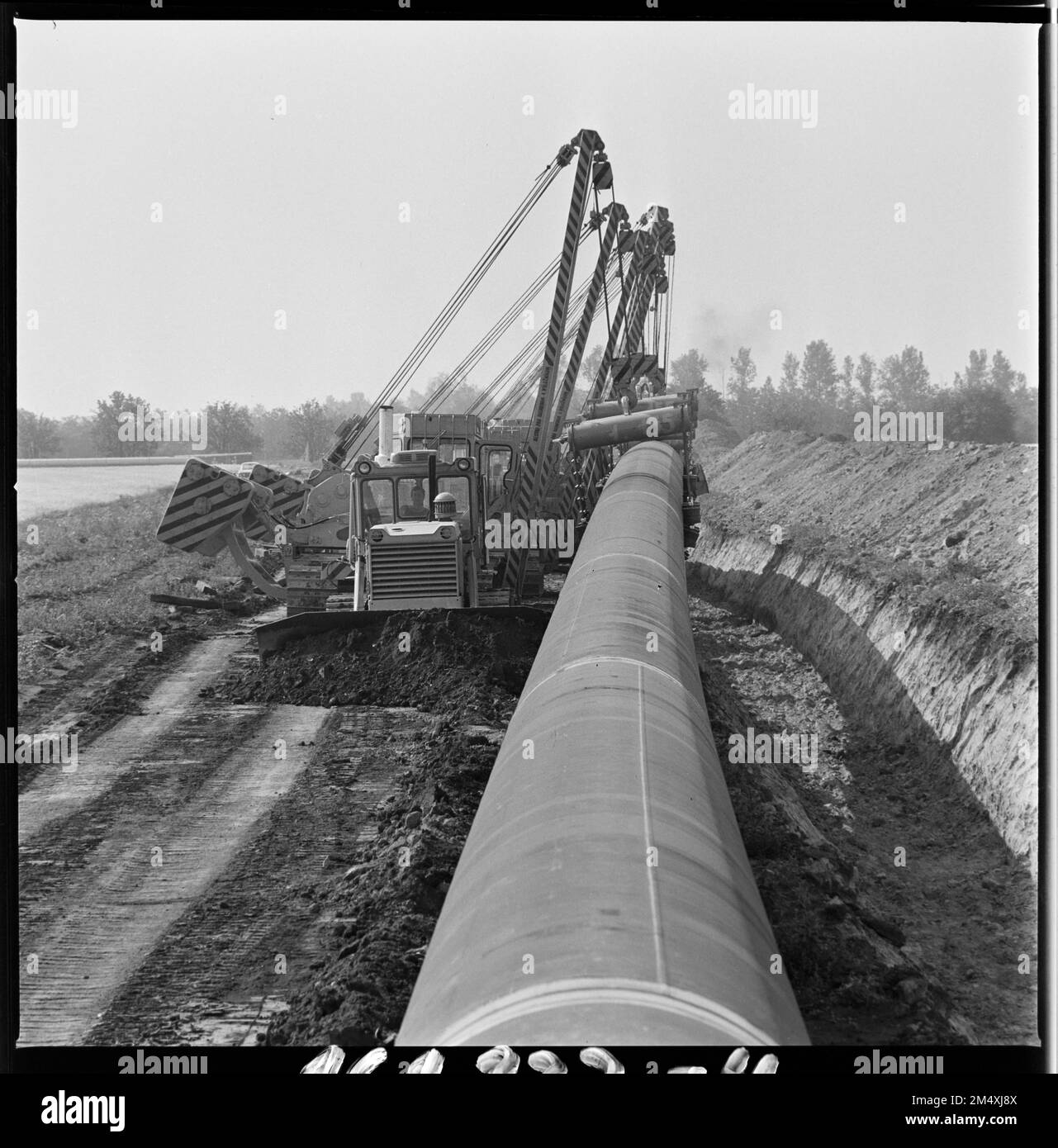 ***AUGUST 1983 FILE PHOTO*** Transit pipeline laying. The first ...