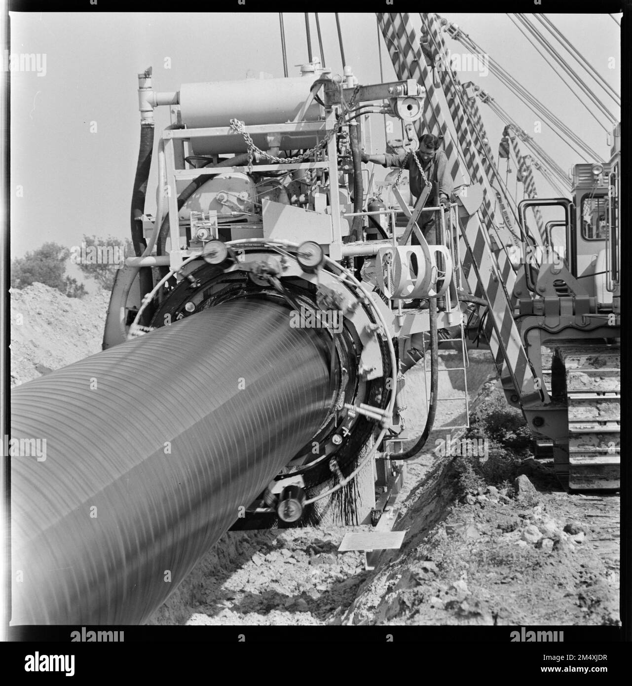 ***AUGUST 1983 FILE PHOTO*** Transit pipeline laying. The first ...
