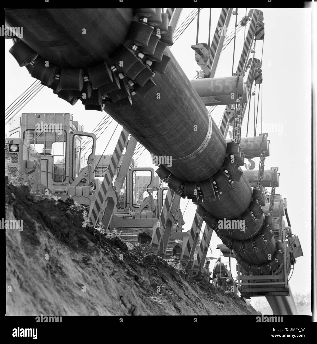 ***AUGUST 1983 FILE PHOTO*** Transit pipeline laying. The first ...