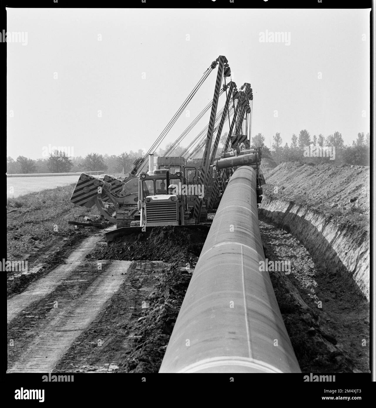 ***AUGUST 1983 FILE PHOTO*** Transit pipeline laying. The first ...