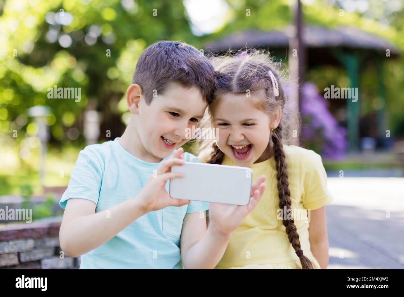 Two happy female garden hi-res stock photography and images - Alamy