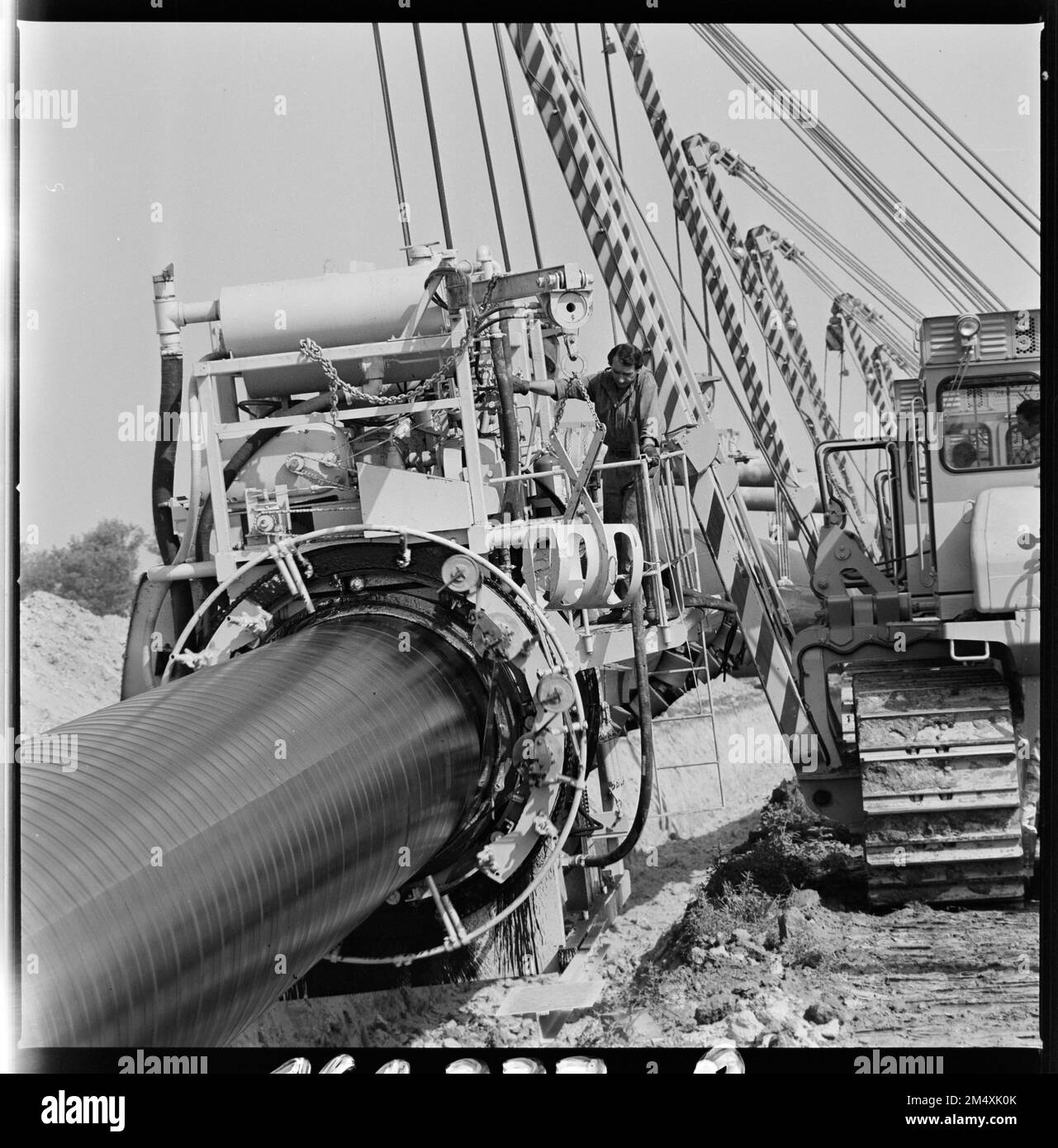 ***AUGUST 1983 FILE PHOTO*** Transit pipeline laying. The first ...