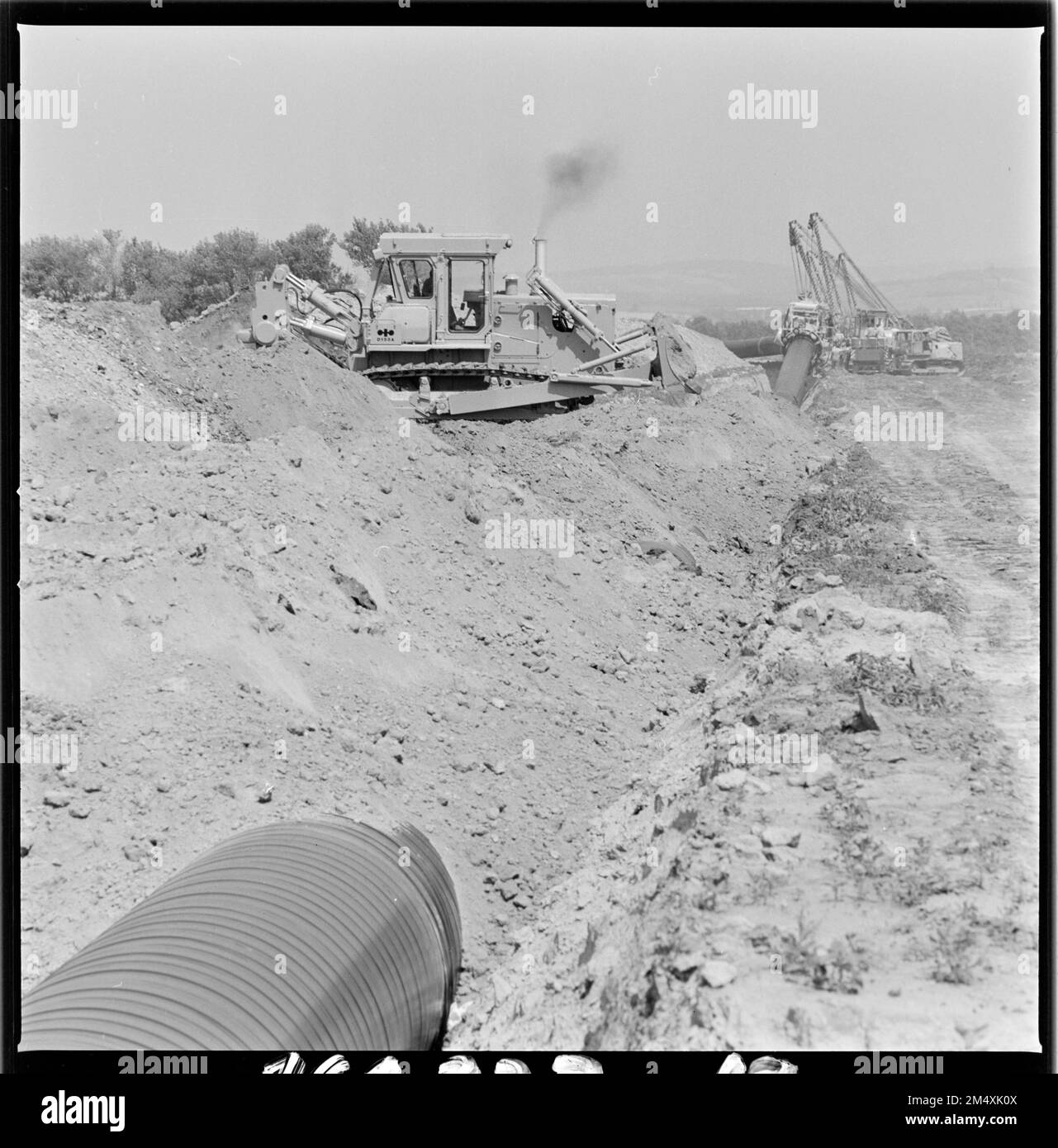 ***AUGUST 1983 FILE PHOTO*** Transit pipeline laying. The first ...