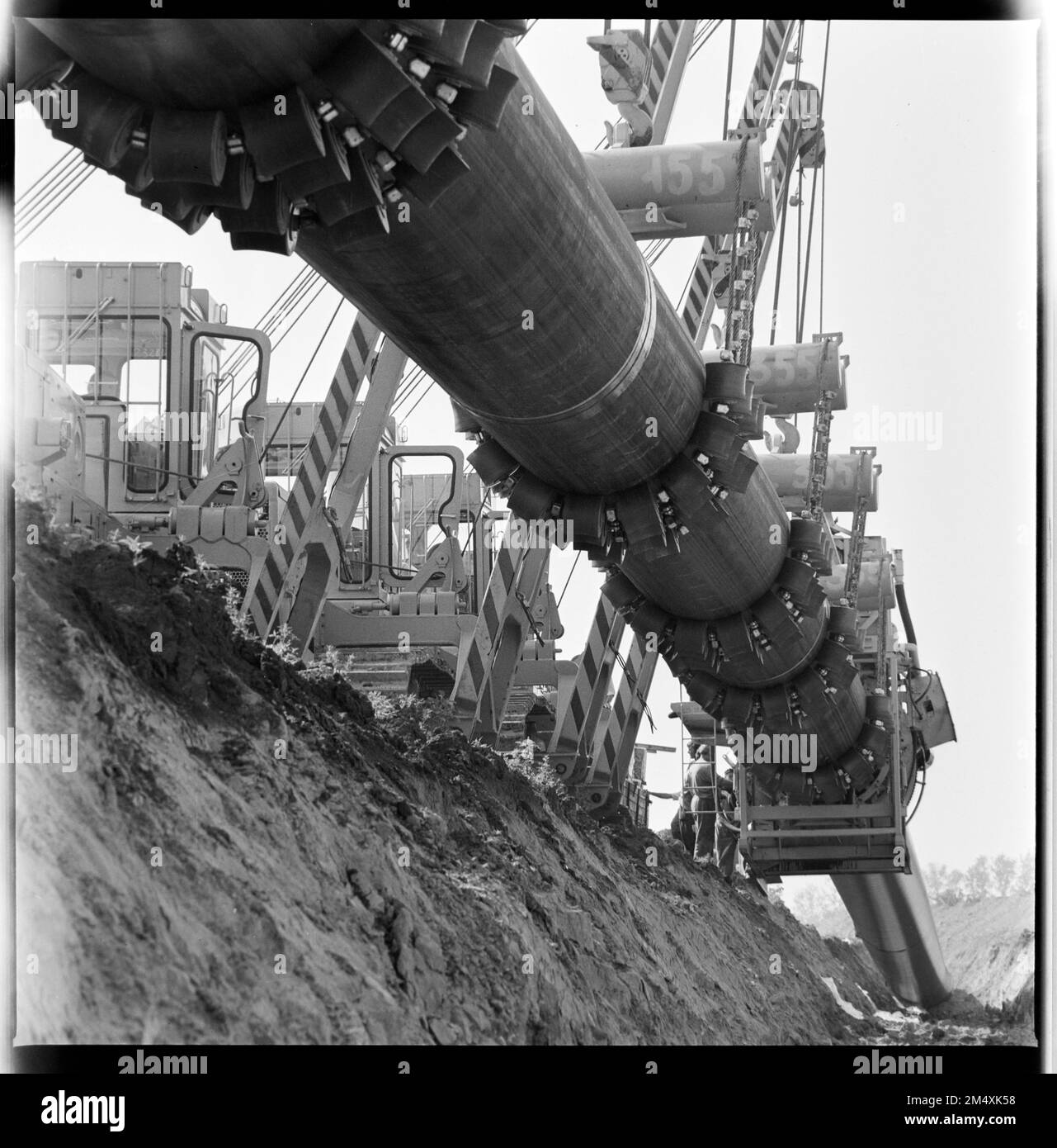 ***AUGUST 1983 FILE PHOTO*** Transit pipeline laying. The first ...