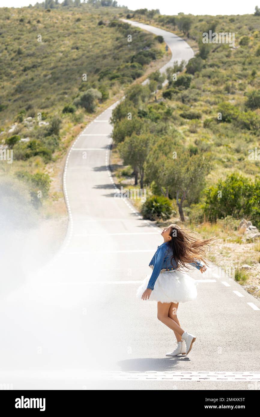 Girl dancing and spinning hi-res stock photography and images - Alamy