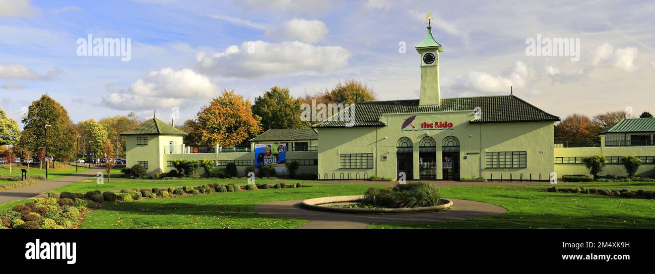Autumn view over the Lido swimming pool, Peterborough City ...