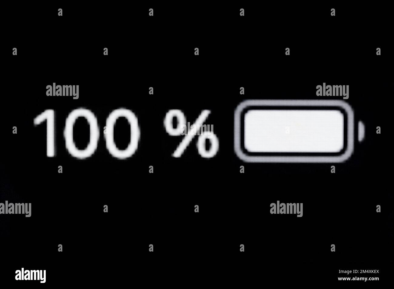 Smartphone full charged battery level indicator - 100 percent: close up ...