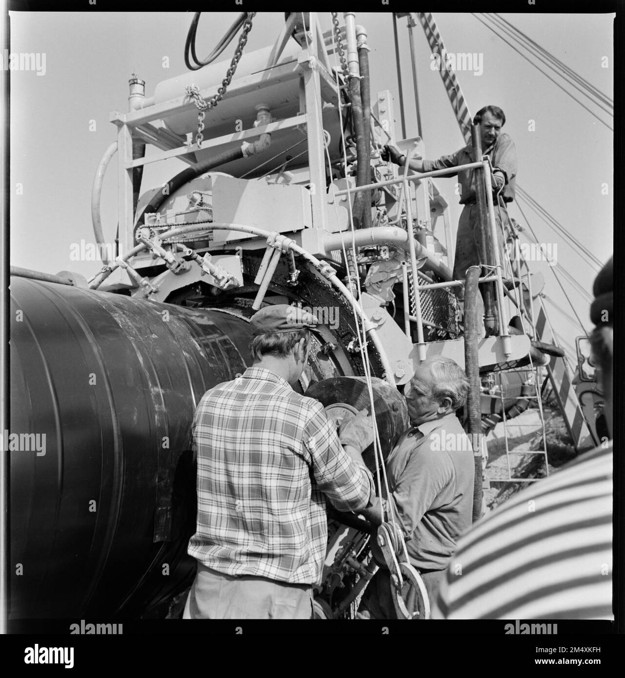 ***AUGUST 1983 FILE PHOTO*** Transit pipeline laying. The first ...
