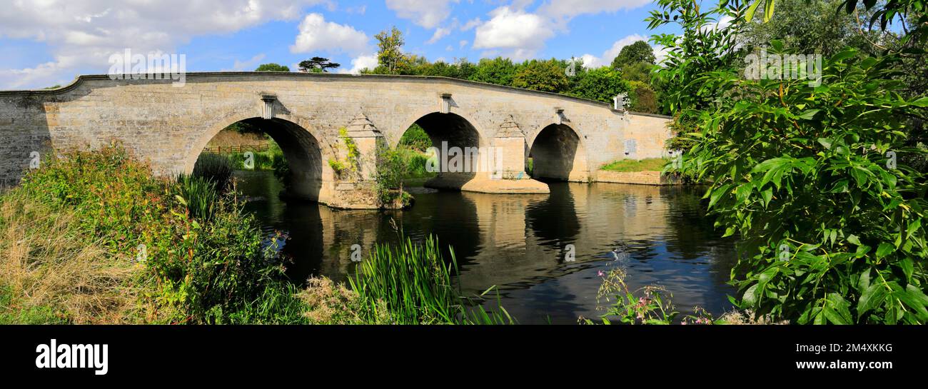 Milton Ferry Stone Bridge, river Nene, Ferry Meadows country park ...