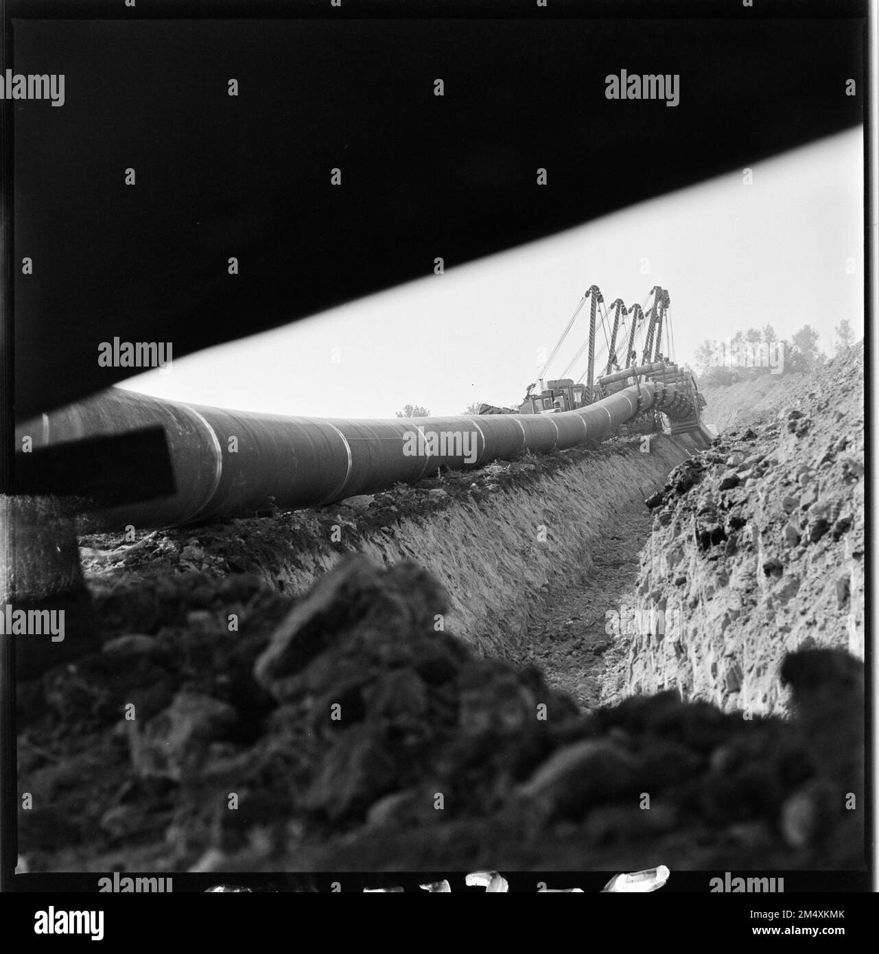 ***AUGUST 1983 FILE PHOTO*** Transit pipeline laying. The first ...