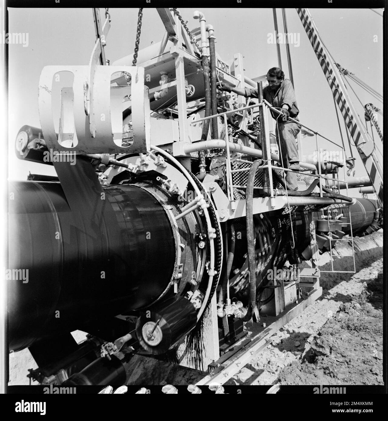 ***AUGUST 1983 FILE PHOTO*** Transit pipeline laying. The first ...