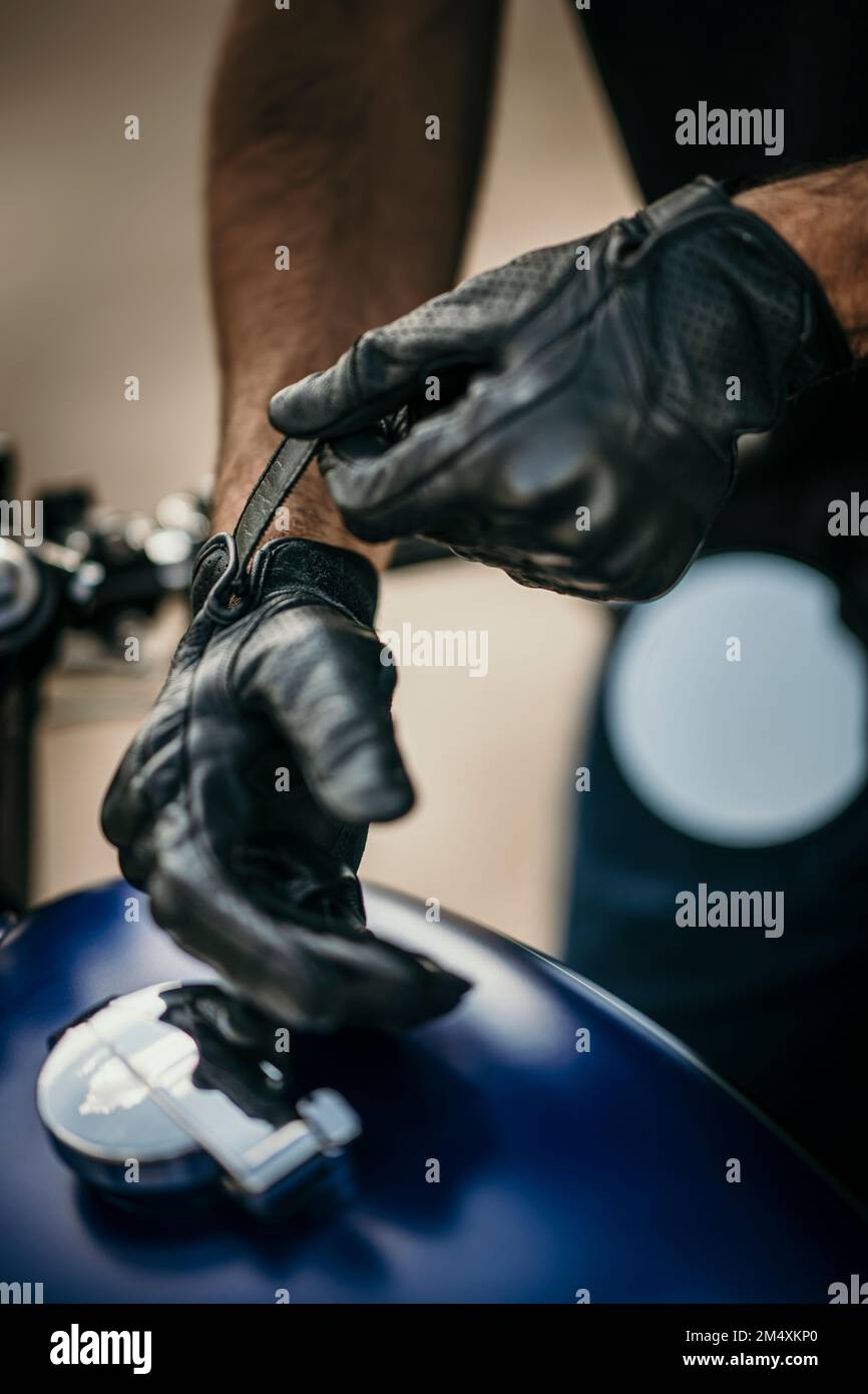 Mature male wearing black hi-res stock photography and images - Alamy