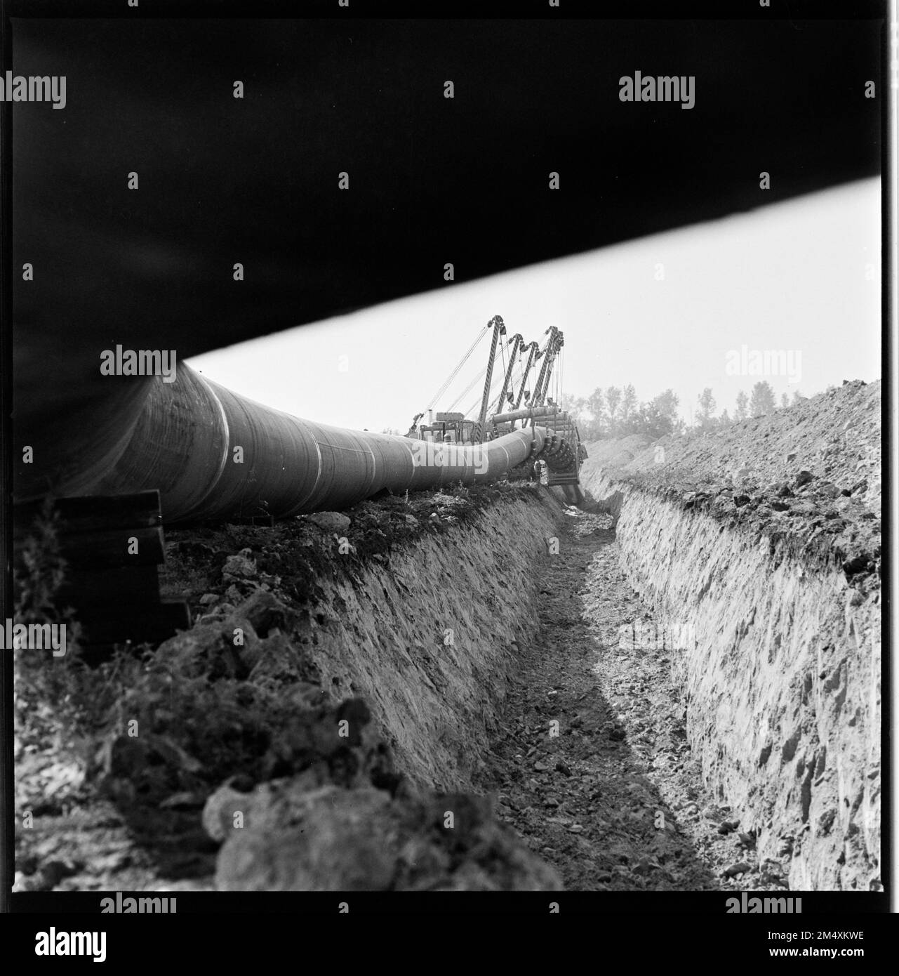 ***AUGUST 1983 FILE PHOTO*** Transit pipeline laying. The first ...