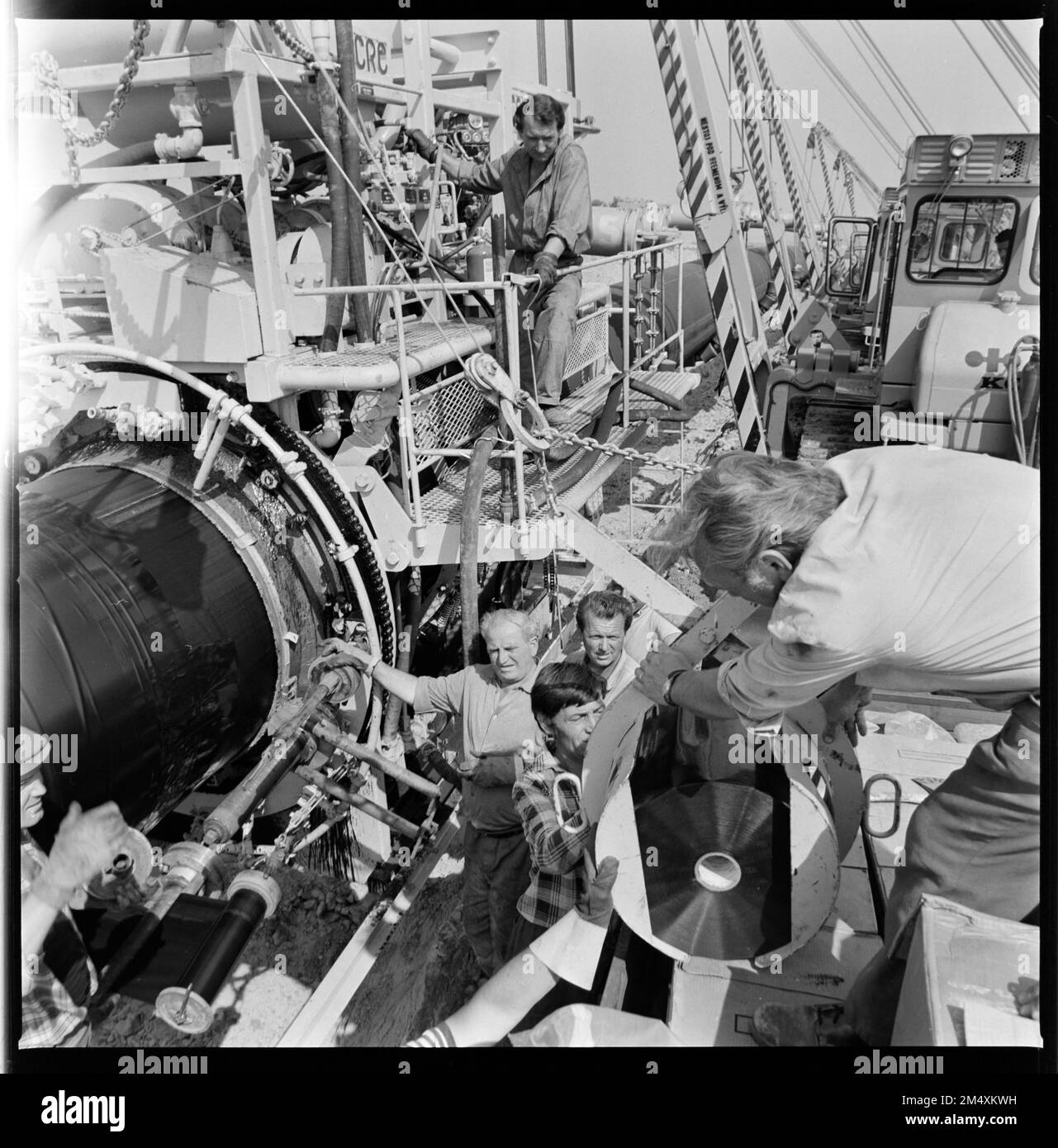 ***AUGUST 1983 FILE PHOTO*** Transit pipeline laying. The first ...