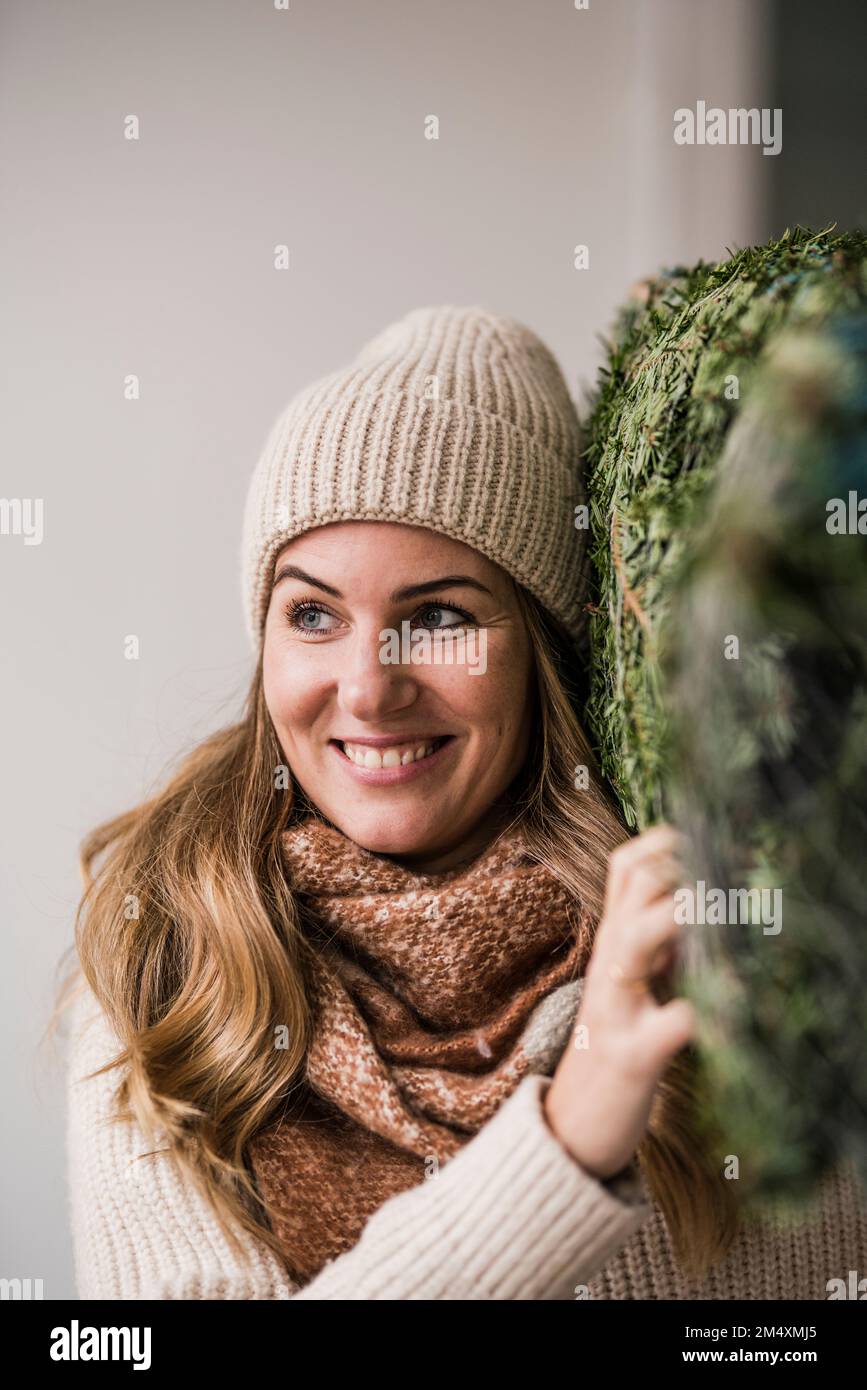 Carrying shoulder festival hi-res stock photography and images - Alamy