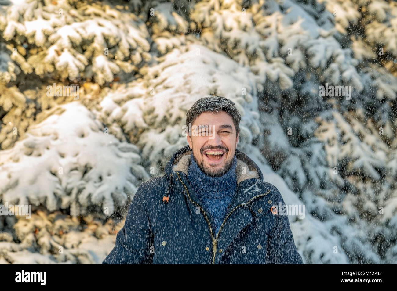 Man enjoying the warm sunshine hi-res stock photography and images - Alamy