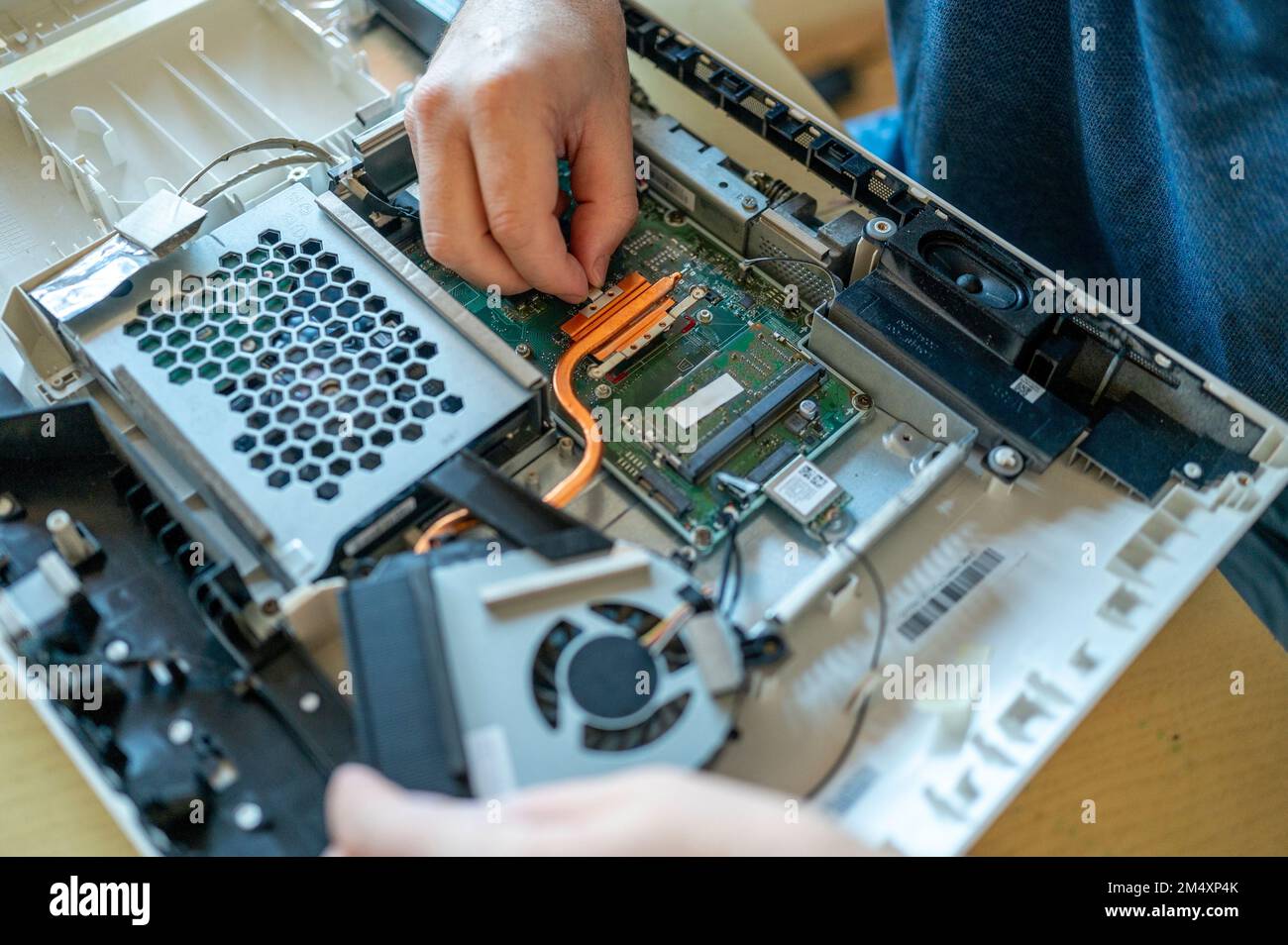 Hands man computer hi-res stock photography and images - Alamy