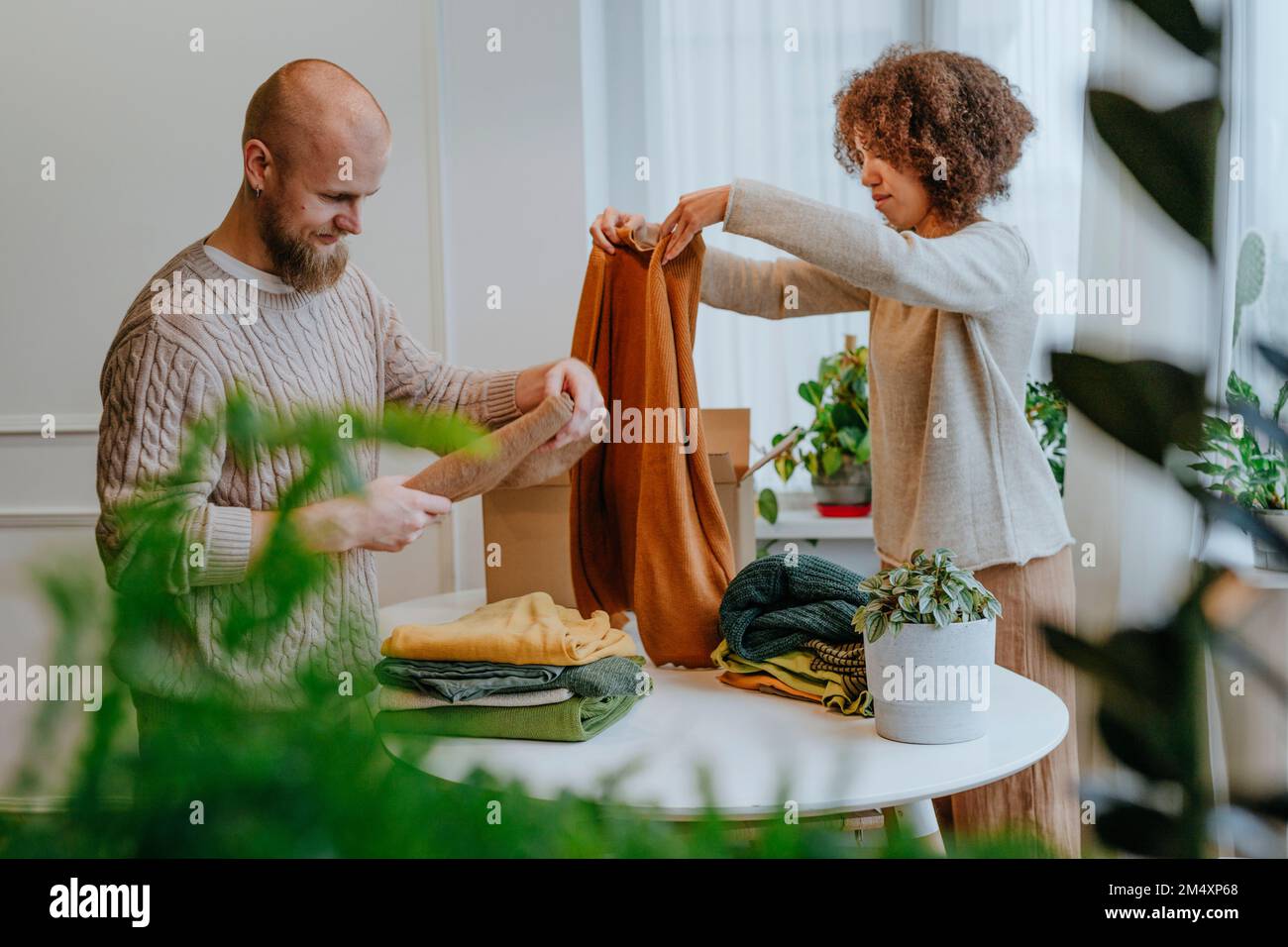 Fashion designer table hi-res stock photography and images - Alamy