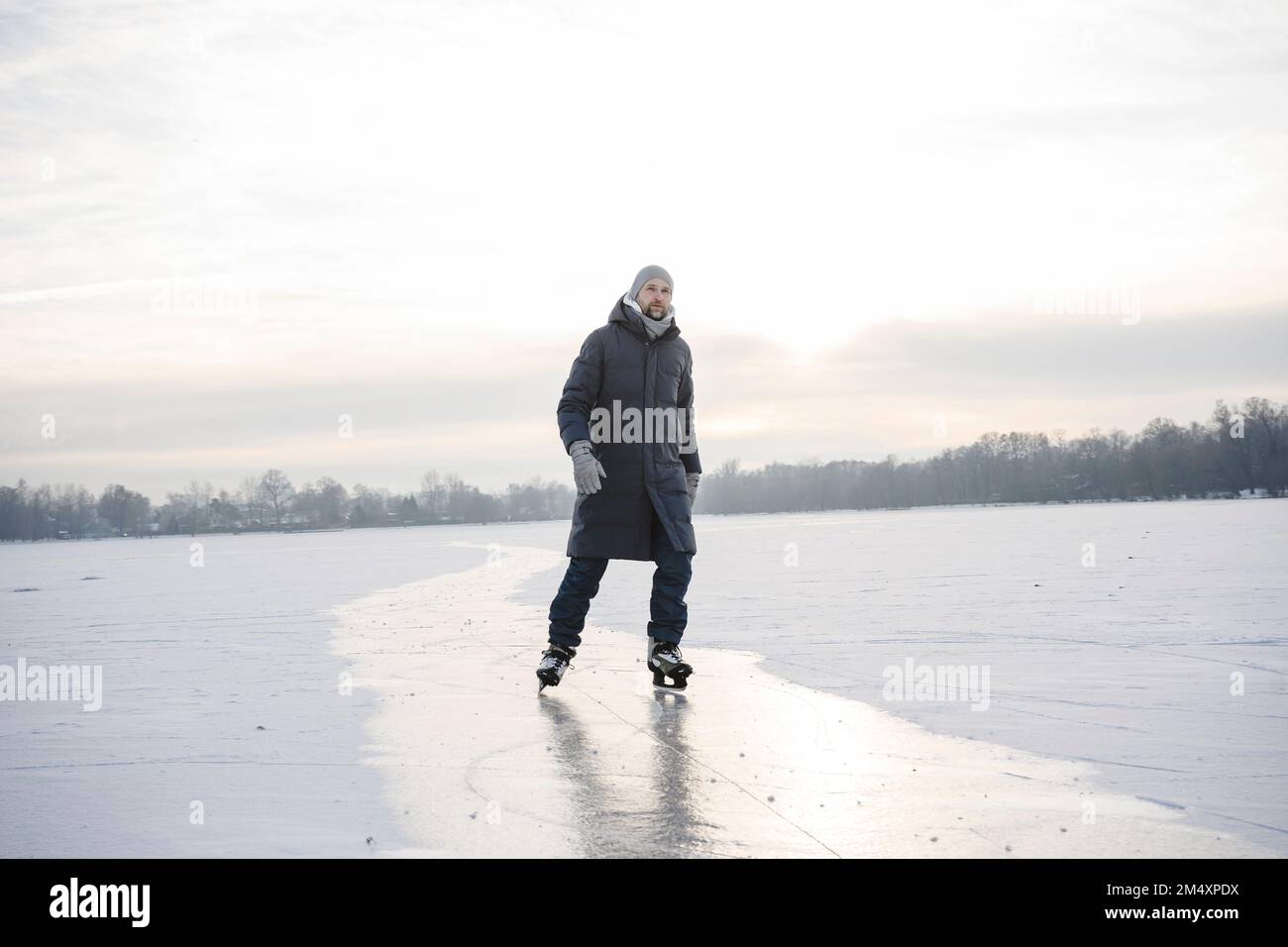 People skating frozen lake hi-res stock photography and images - Alamy