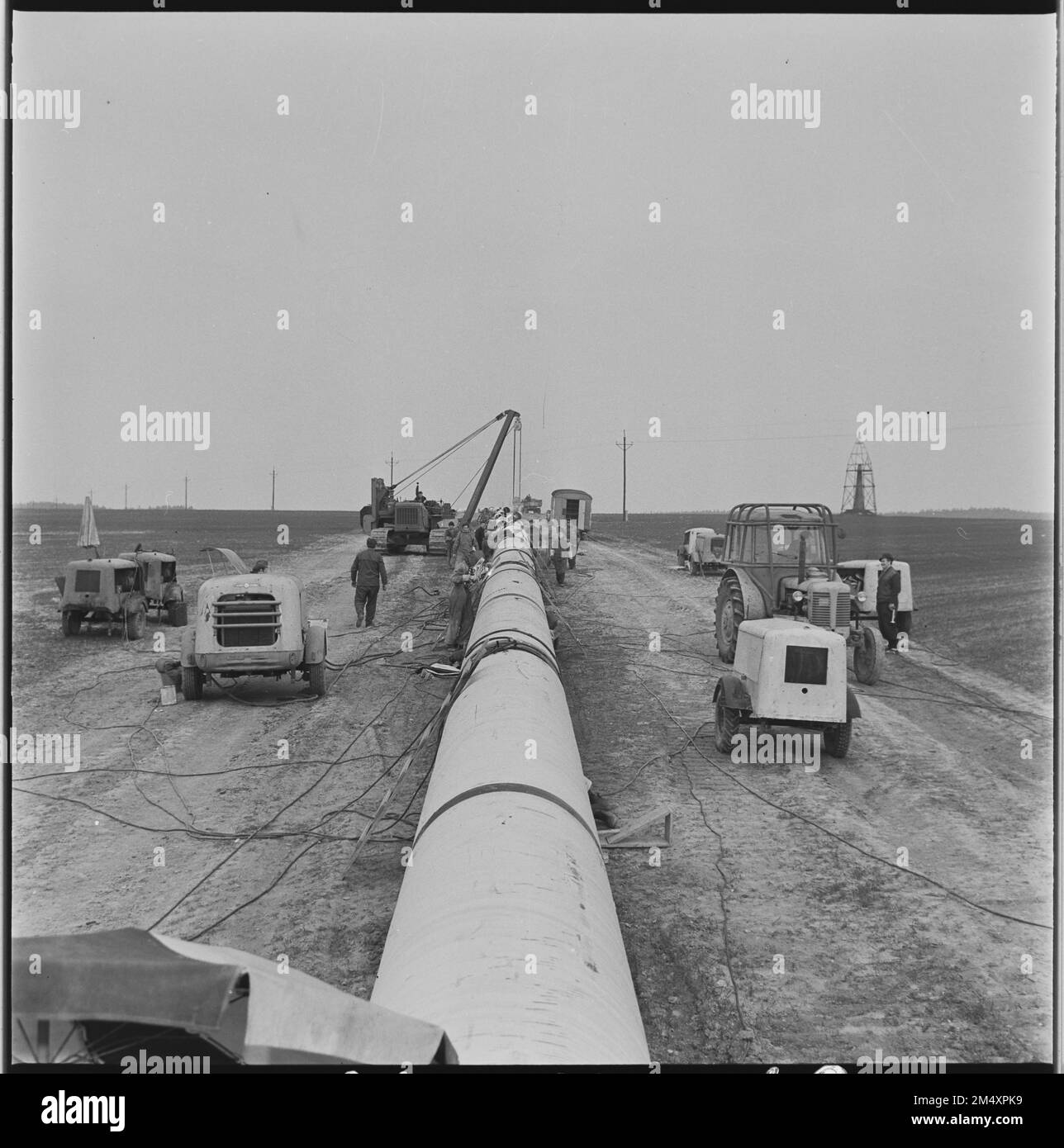 ***APRIL 26, 1971, FILE PHOTO*** Construction of a long-distance ...