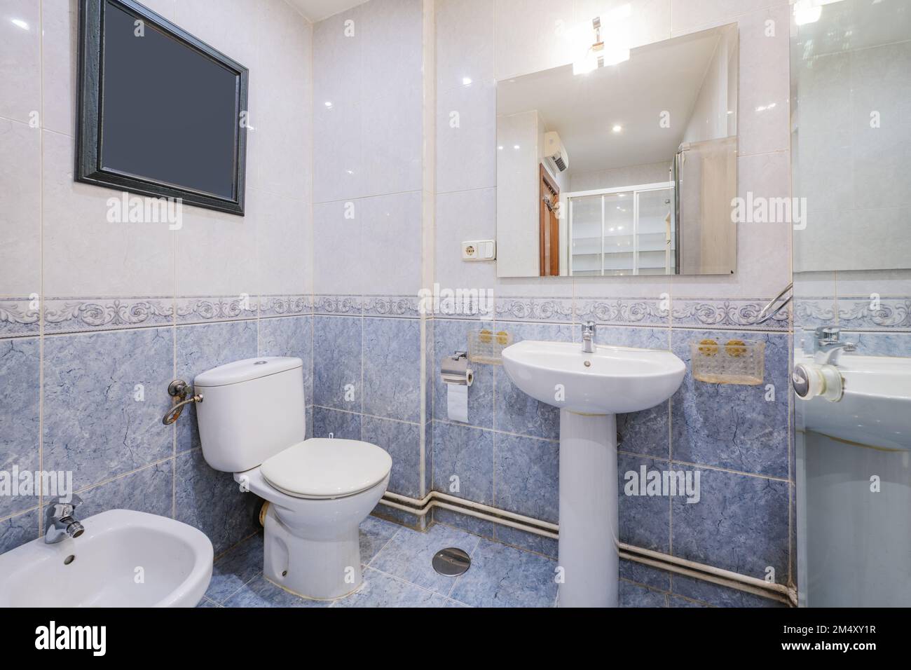 Bathroom with walk-in shower with white-edged glass, frameless, beveled ...