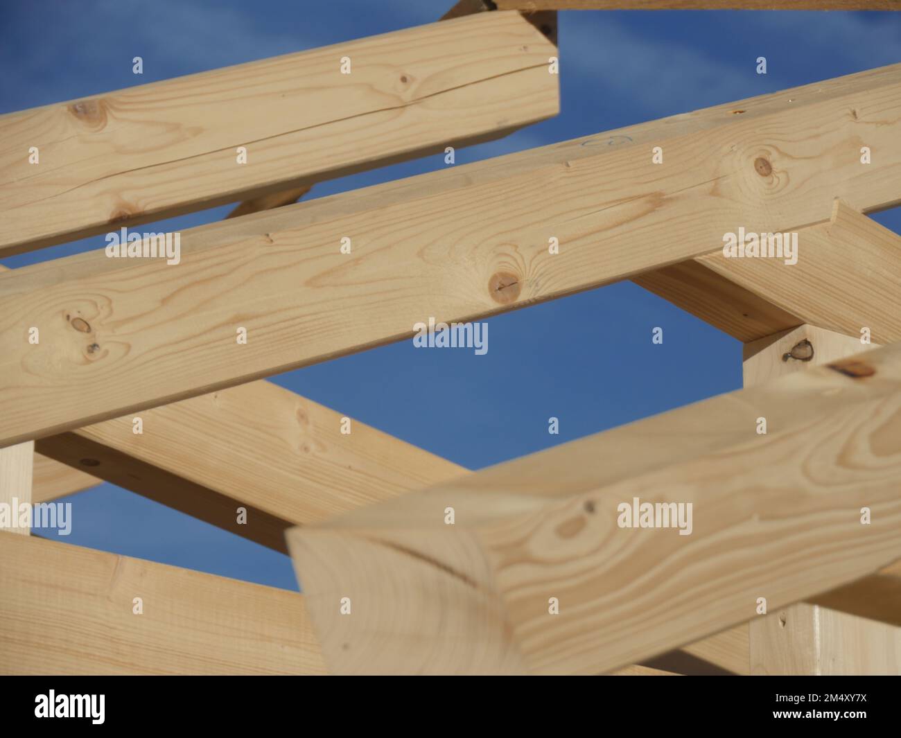 house-building wood roof Stock Photo - Alamy