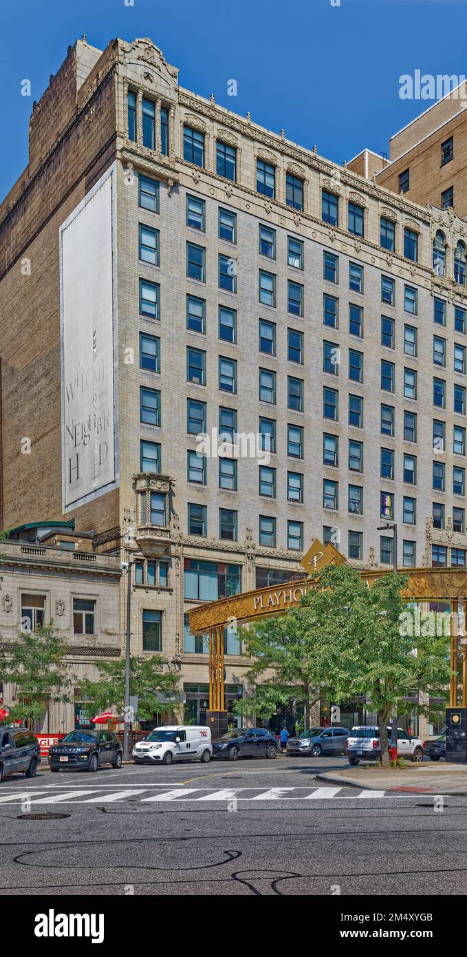 V shaped building hi-res stock photography and images - Alamy