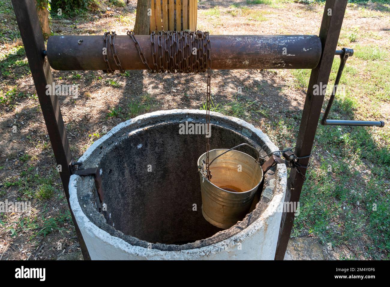 Iron bucket hi-res stock photography and images - Alamy