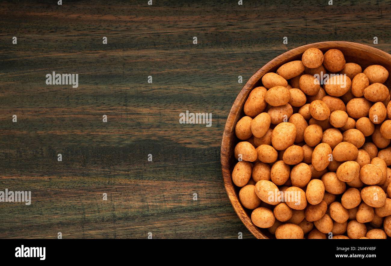 Organic mexican peanuts in the bowl - Arachis hypogaea Stock Photo - Alamy