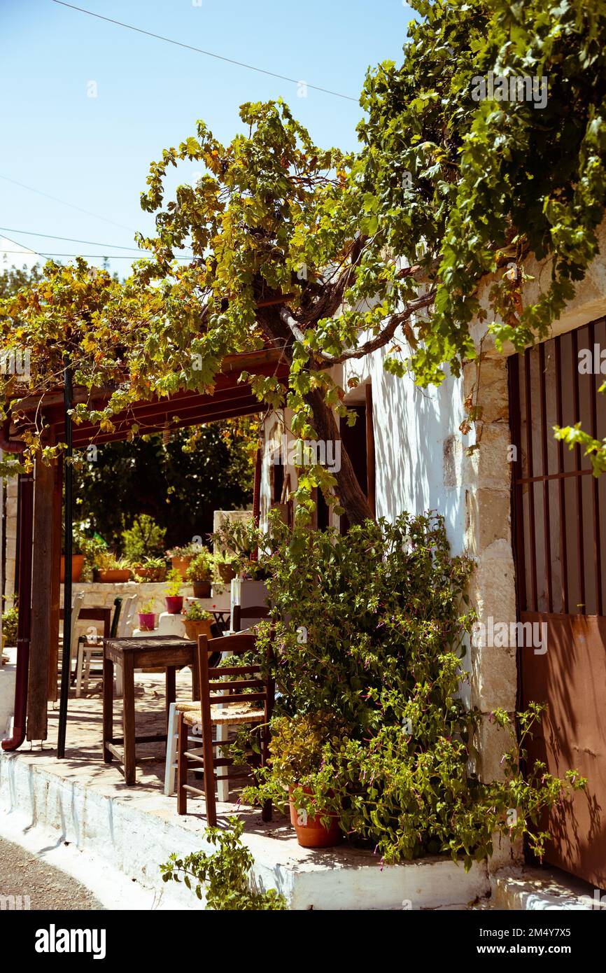 Untrim hi-res stock photography and images - Alamy