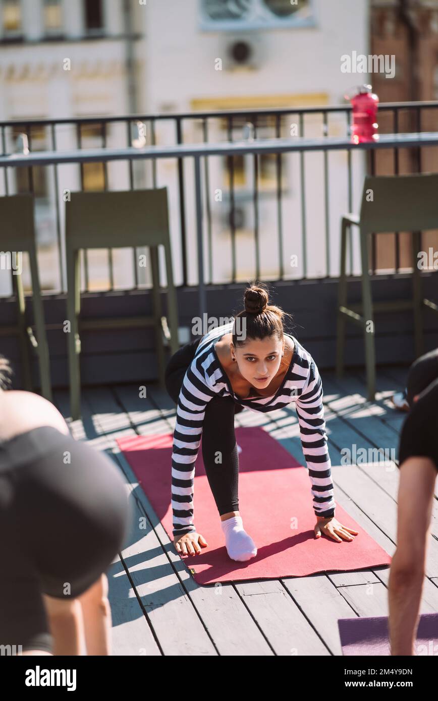 Yogi woman and diverse group of sporty people practicing yoga Stock ...