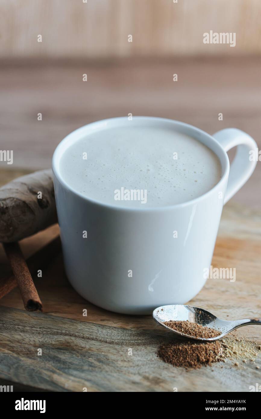 A vertical shot of a cup of hot chocolate on the wooden background ...