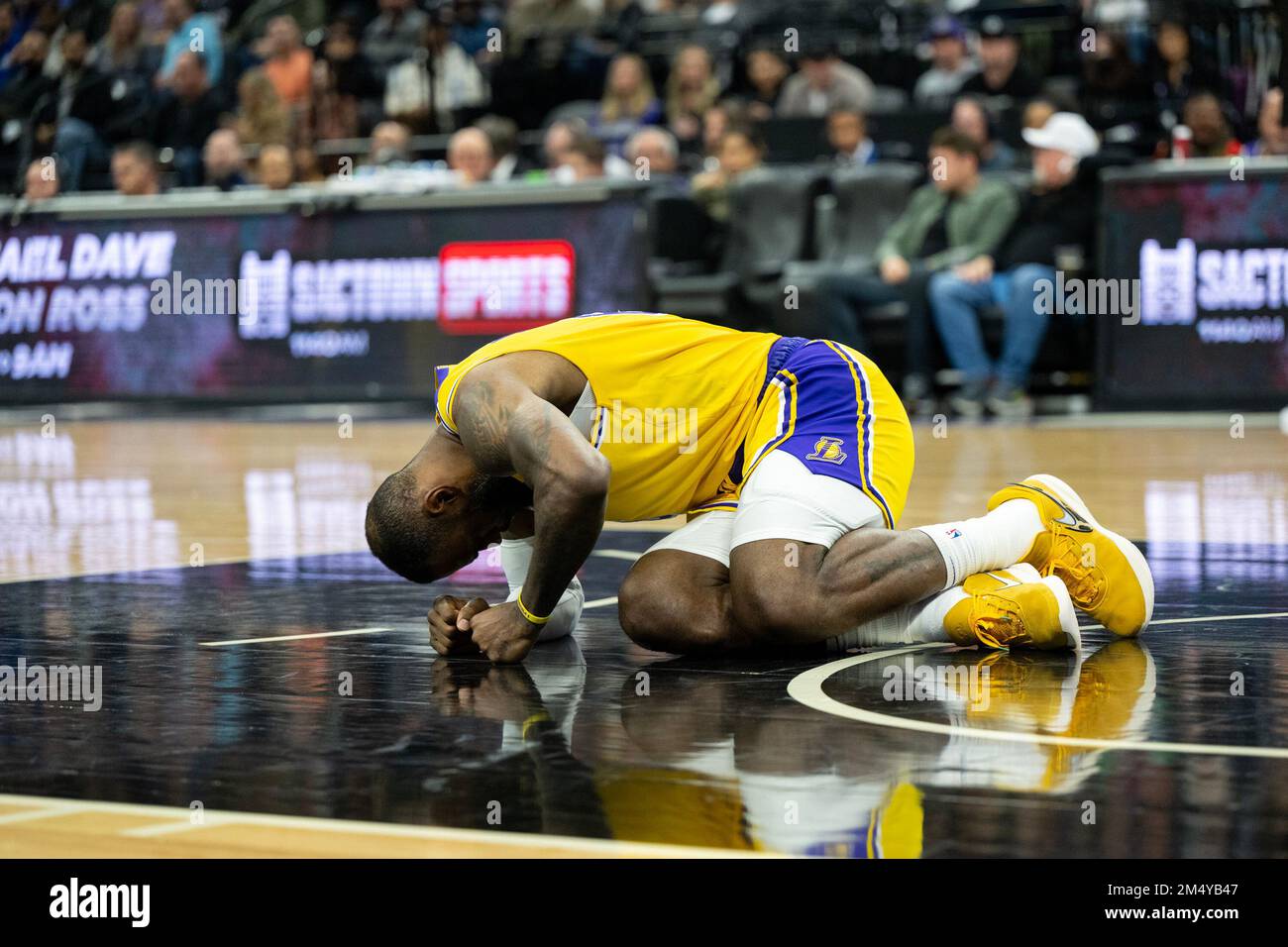 Sacramento, CA, USA. 21st Dec, 2022. Los Angeles Lakers forward LeBron ...