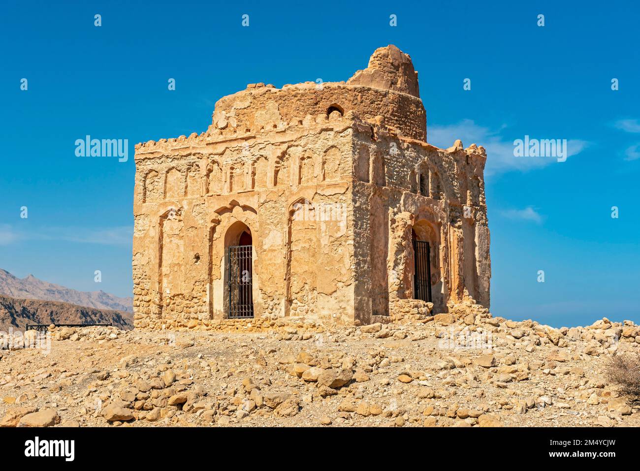 Bibi Maryam Mausoleum, Ancient City of Qalhat, Oman Stock Photo - Alamy