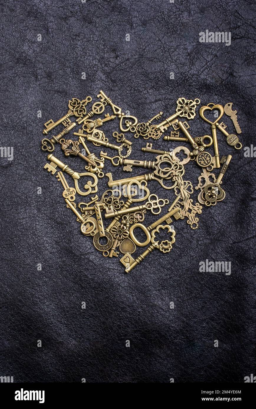 Vintage metal heart hi-res stock photography and images - Alamy