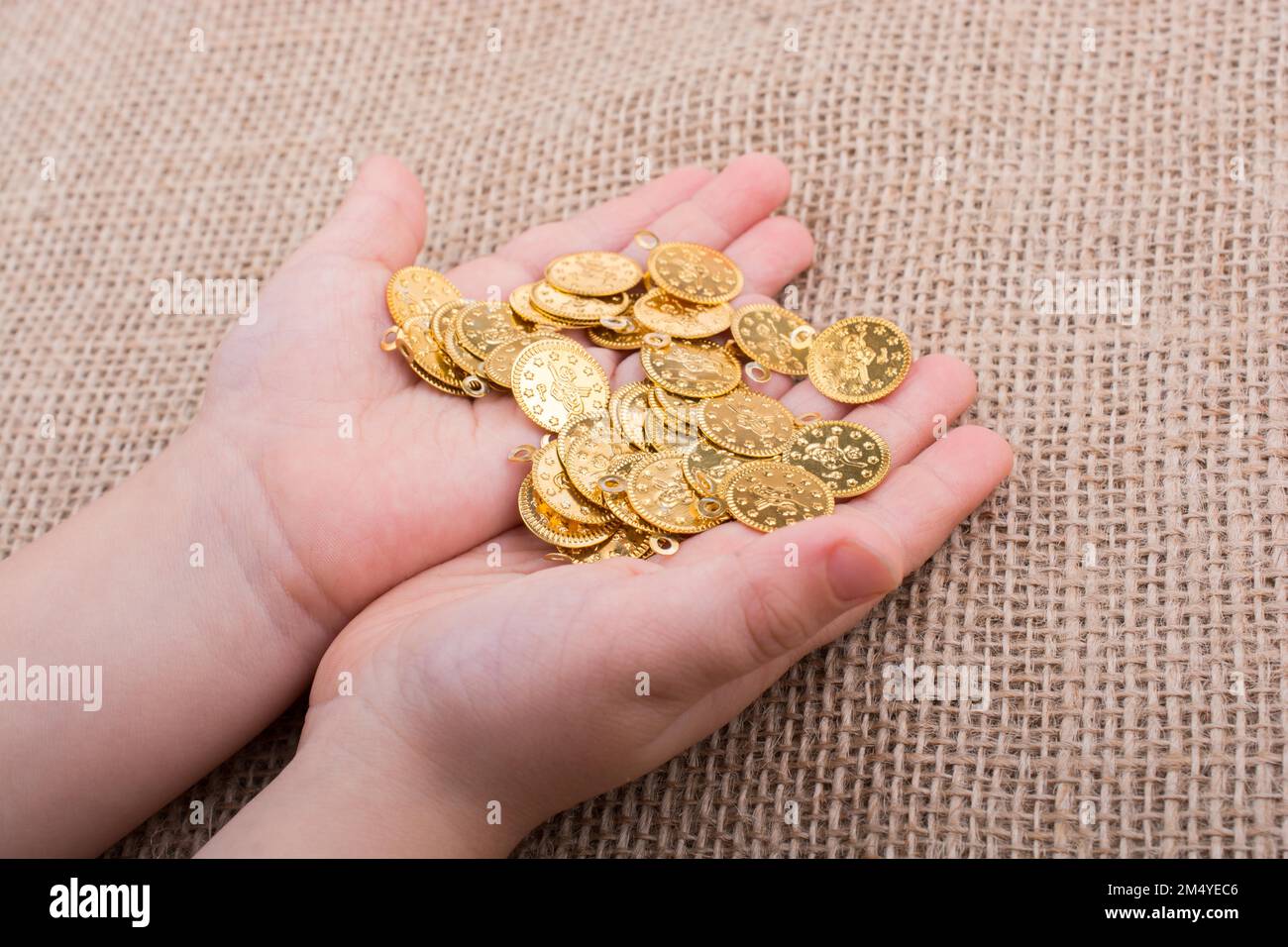 Gold coin hand hi-res stock photography and images - Alamy