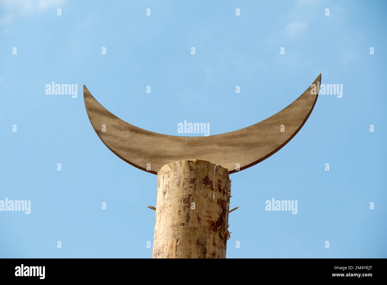 Metal islamic crescent moon icon Stock Photo - Alamy