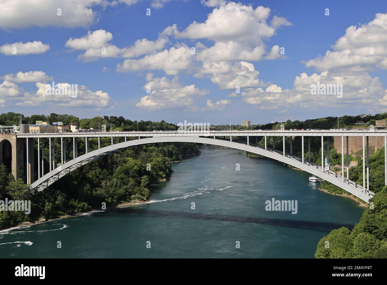 Niagara Falls - Rainbow Bridge between US and Canada Stock Photo - Alamy