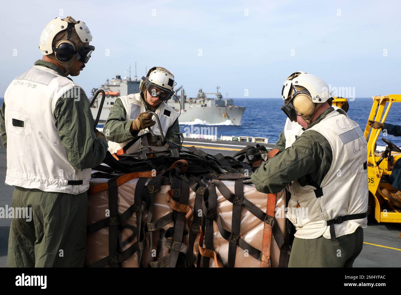 PACIFIC OCEAN (Dec. 4, 2022) - U.S. Marines with 13th Marine ...