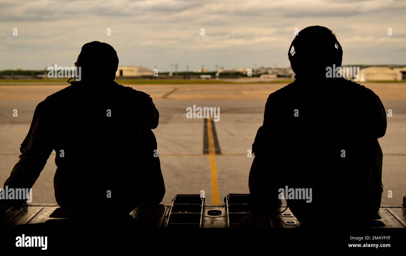 U.S. Marines with Marine Aerial Refueler Transport Squadron (VMGR) 152 ...
