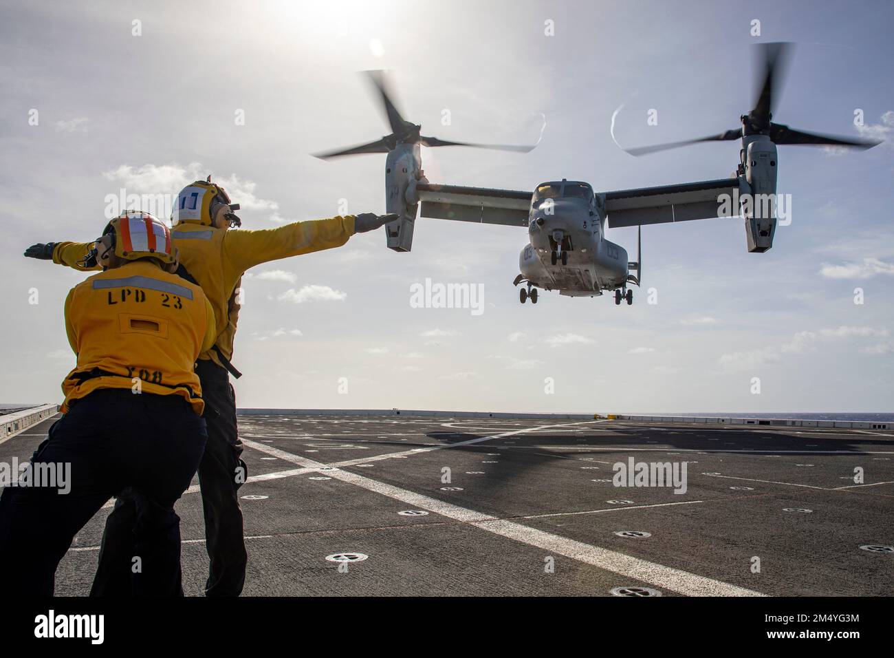 PACIFIC OCEAN (Dec. 4, 2022) - U.S. Navy Aviation Boatswains’ Mate ...