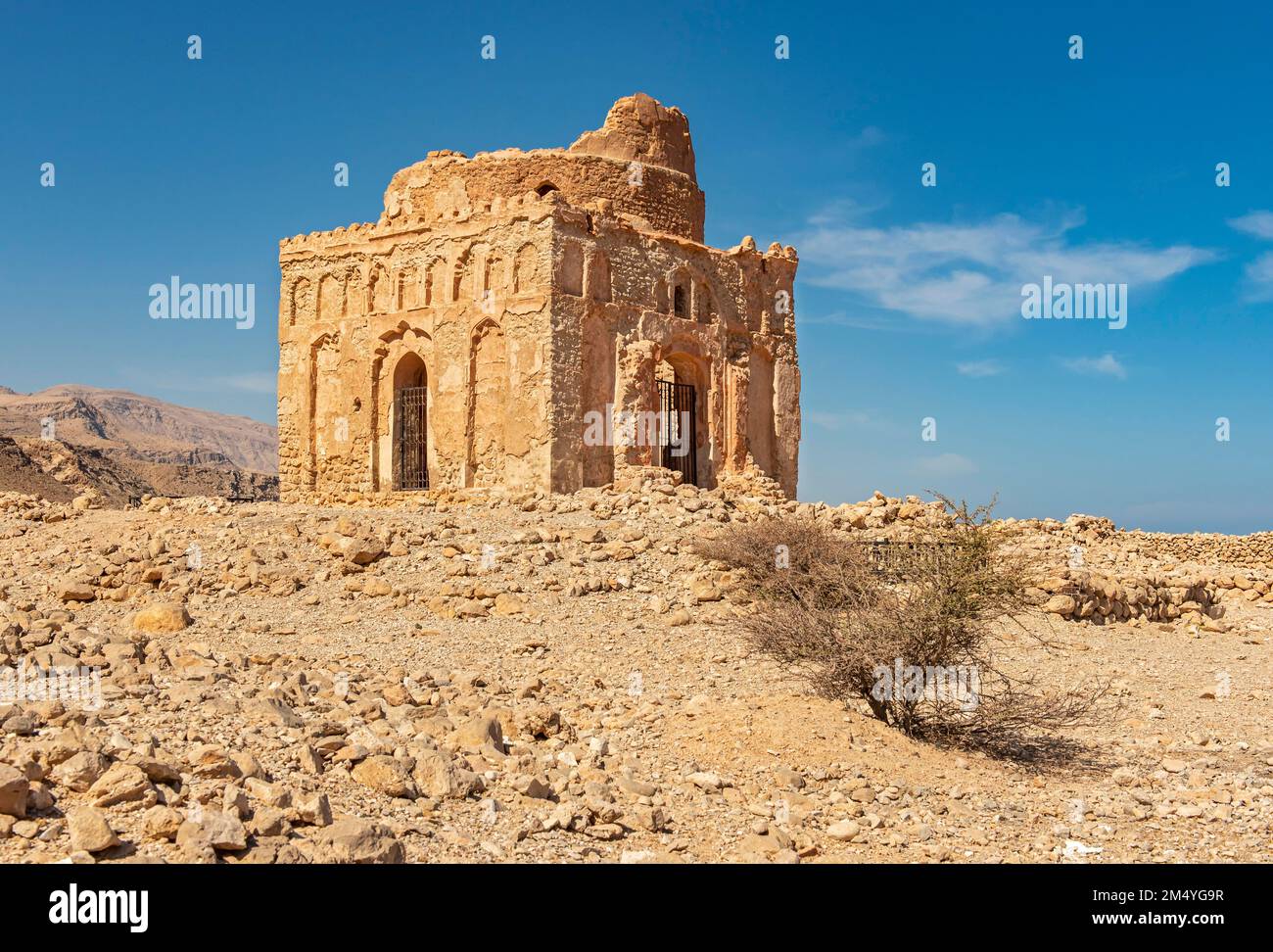 Bibi Maryam Mausoleum, Ancient City of Qalhat, Oman Stock Photo - Alamy