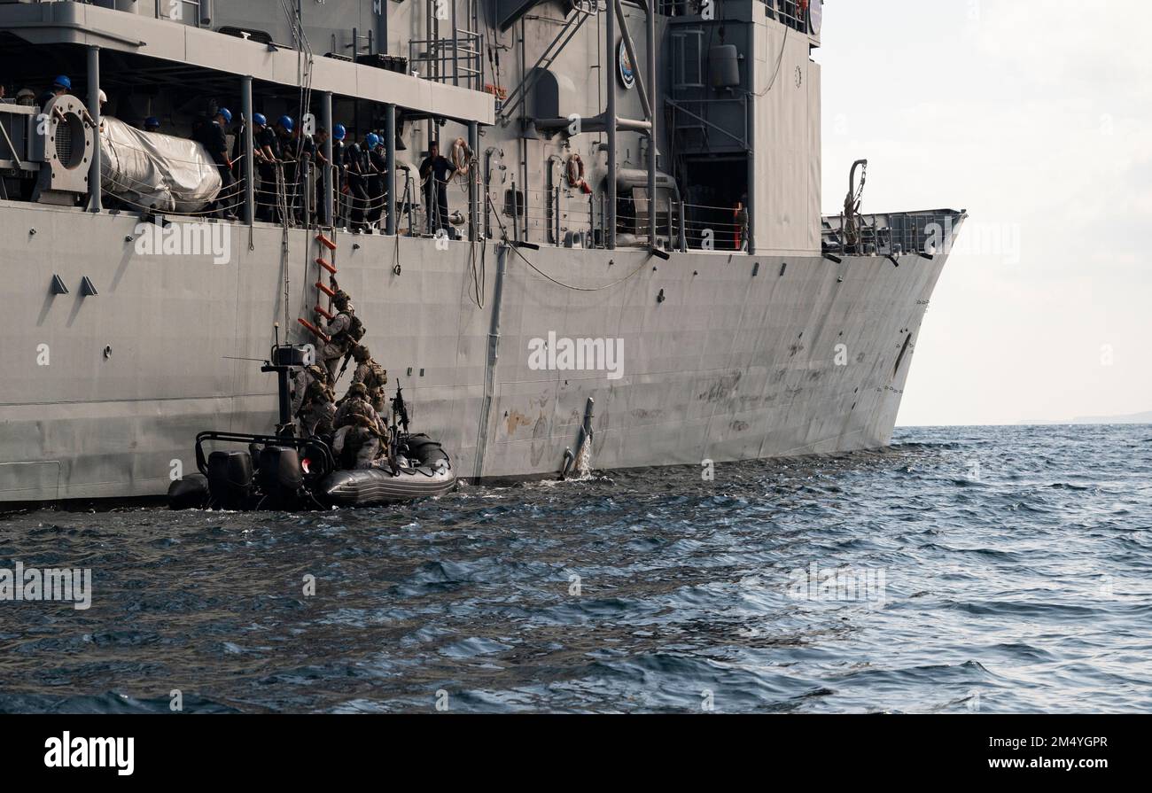 Santa maria class spanish frigate esps santa maria f81 hi-res stock ...