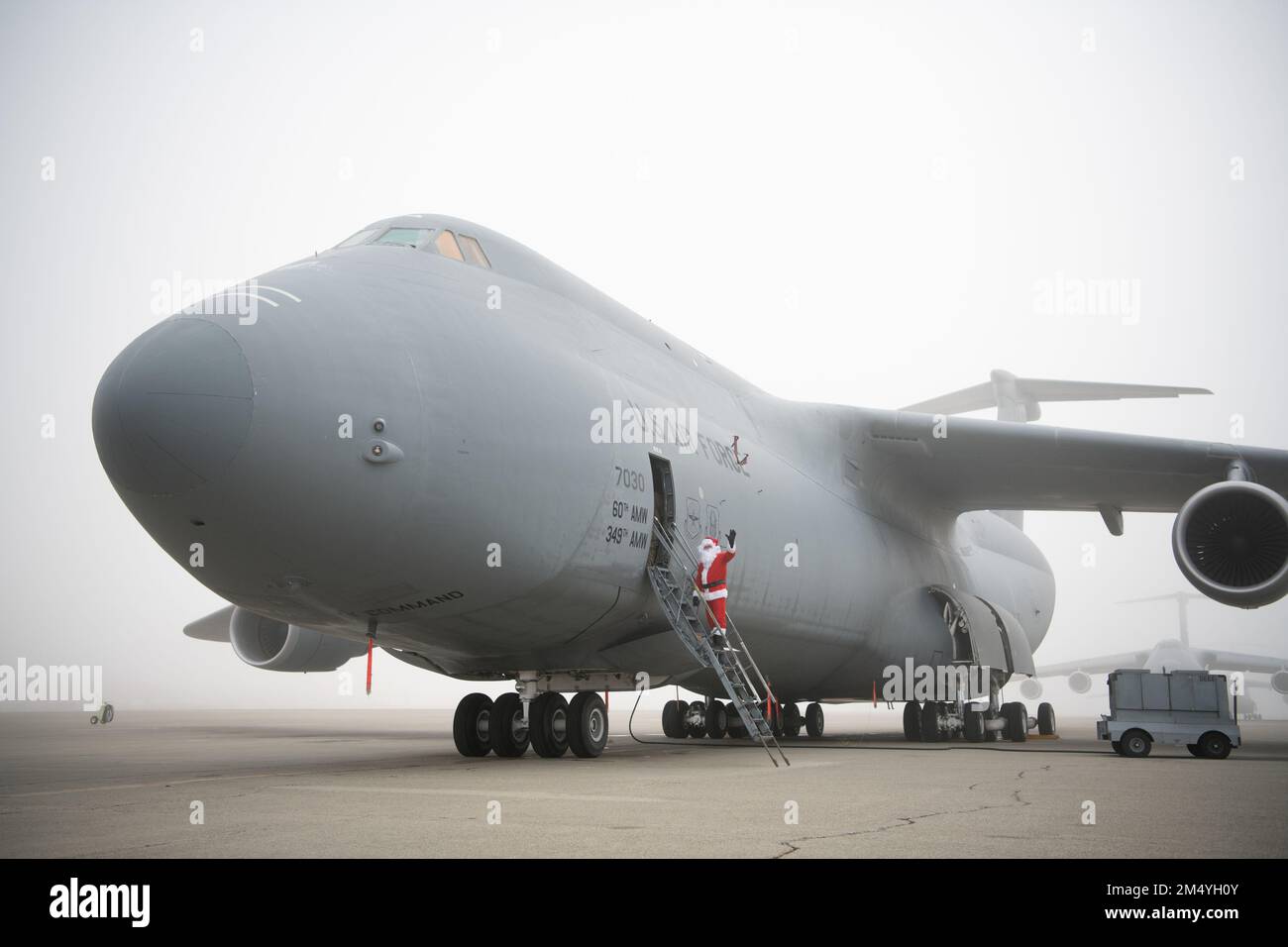 Santa waves from a C-5M Super Galaxy at Travis Air Force Base ...