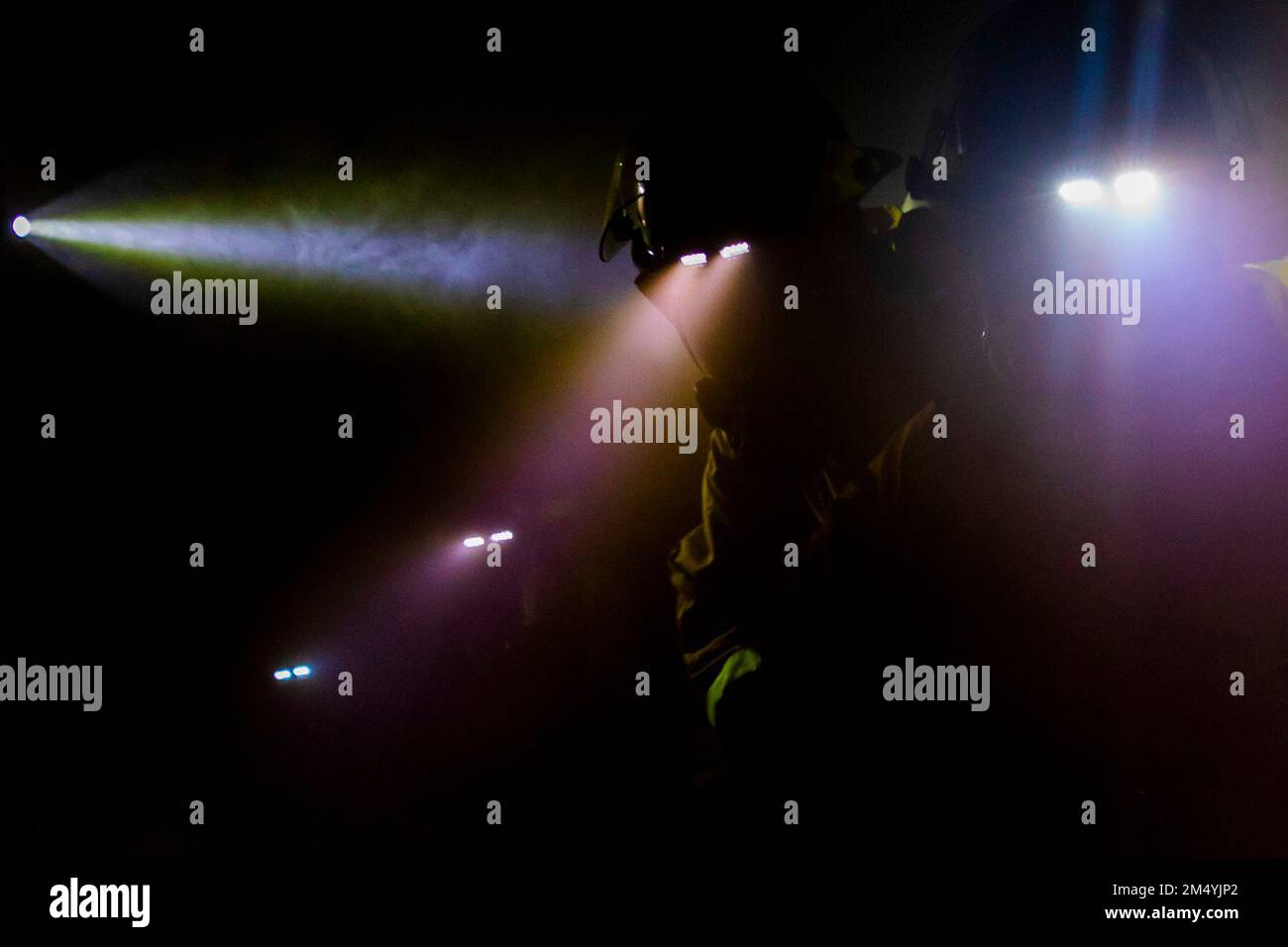 Pacific Ocean. 14th Dec, 2022. Sailors respond to a simulated fire ...